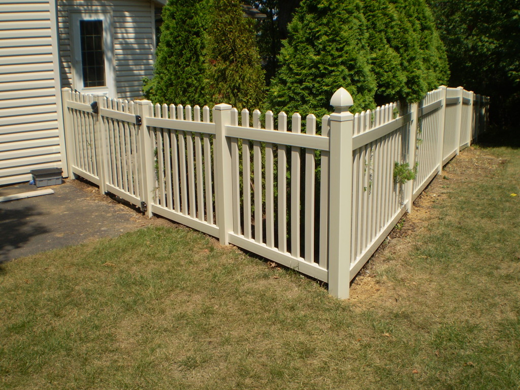Vinyl Fences - Deck and Fence Services