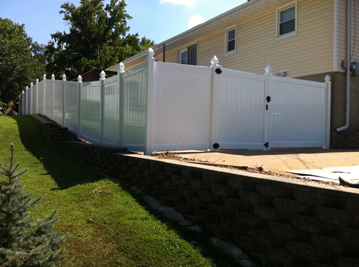 Vinyl Fences - Deck and Fence Services